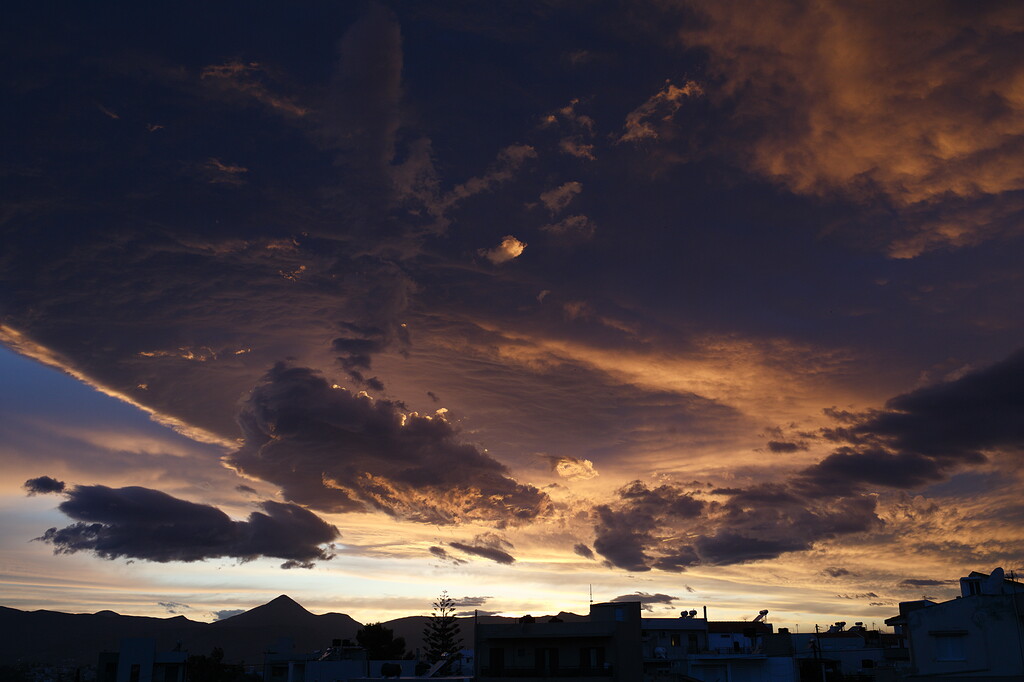 Nikon D4 vs Canon 1DX same sky photographed in mater of minutes - Play ...