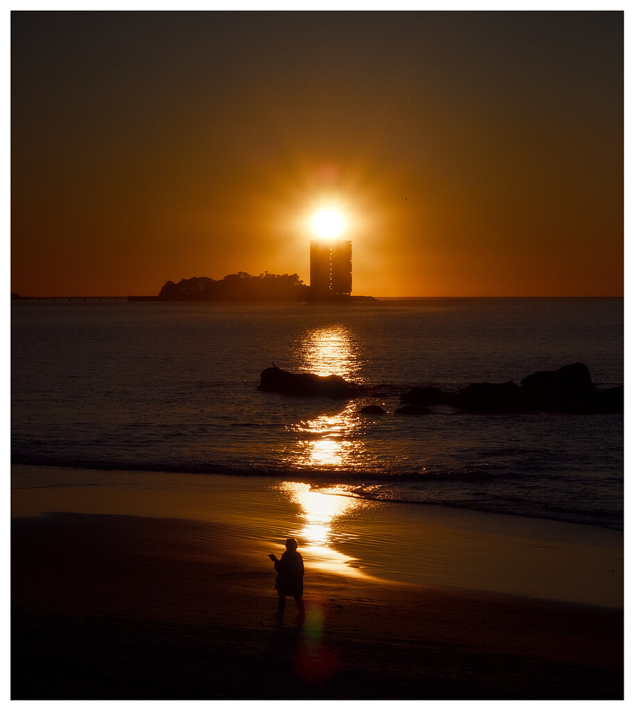 It's a torch, it's the exclamation mark ! or maybe just another sunset ...
