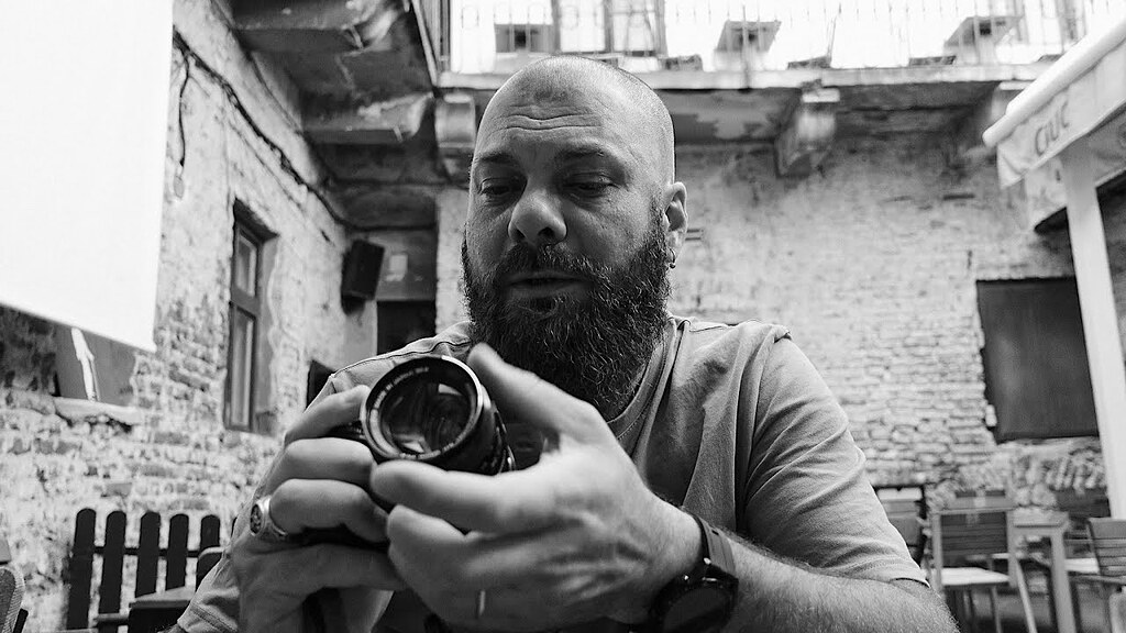 Manual Focus in Street Photography: It's just Better - Lounge - discuss ...