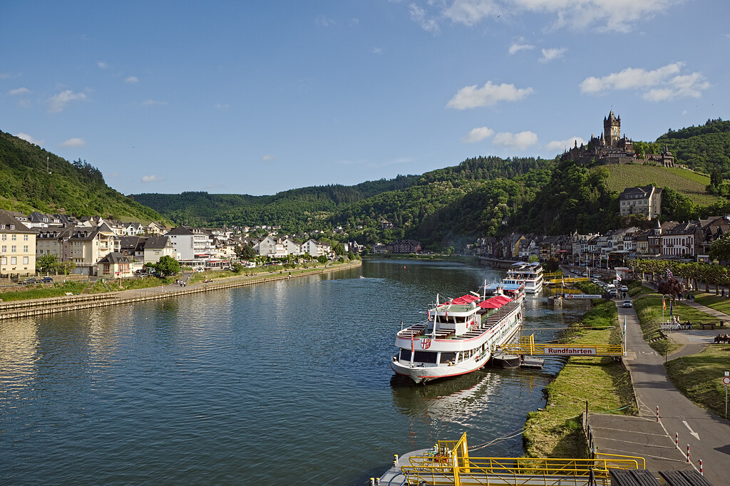 View from Skagerrak Bridge in Cochem, Moselle - Play Raw - discuss.pixls.us
