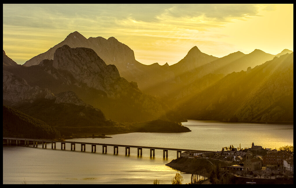 Sunbeams at sunset - Play Raw - discuss.pixls.us