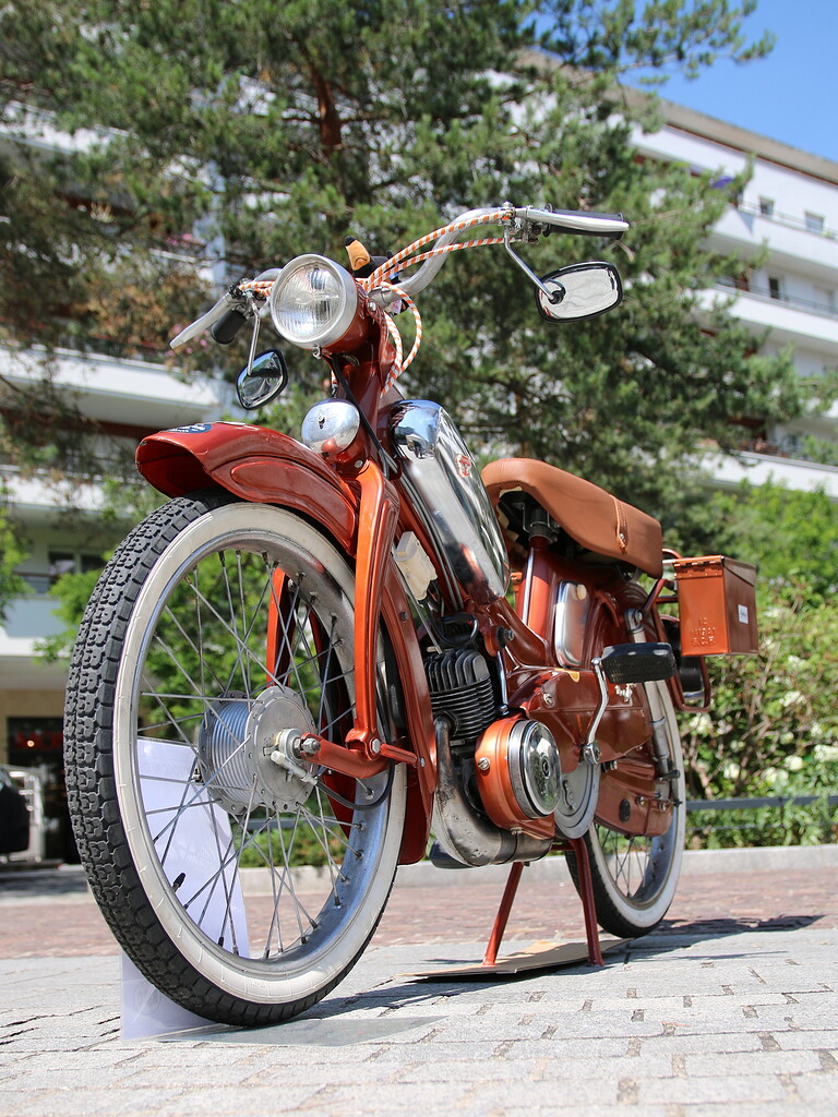 Vintage moped and perspective - Play Raw - discuss.pixls.us