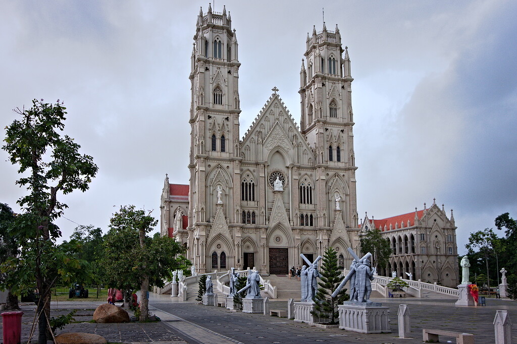 Song Vĩnh Church, Phu My, Vietnam - Play Raw - discuss.pixls.us