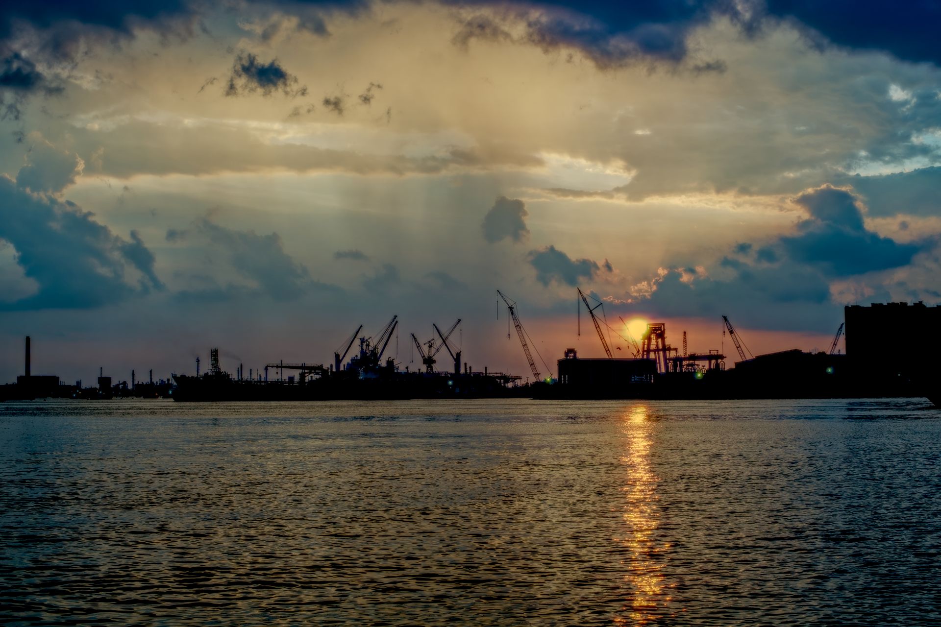 Sunset over some ships - Play Raw - discuss.pixls.us