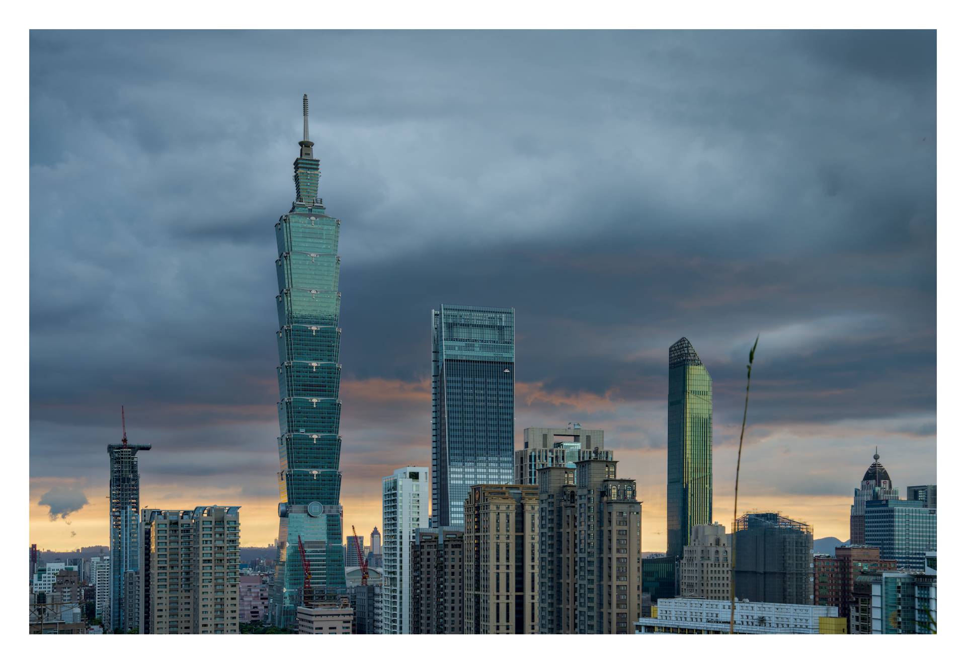 Golden Hour Taipei 101 - Play Raw - discuss.pixls.us