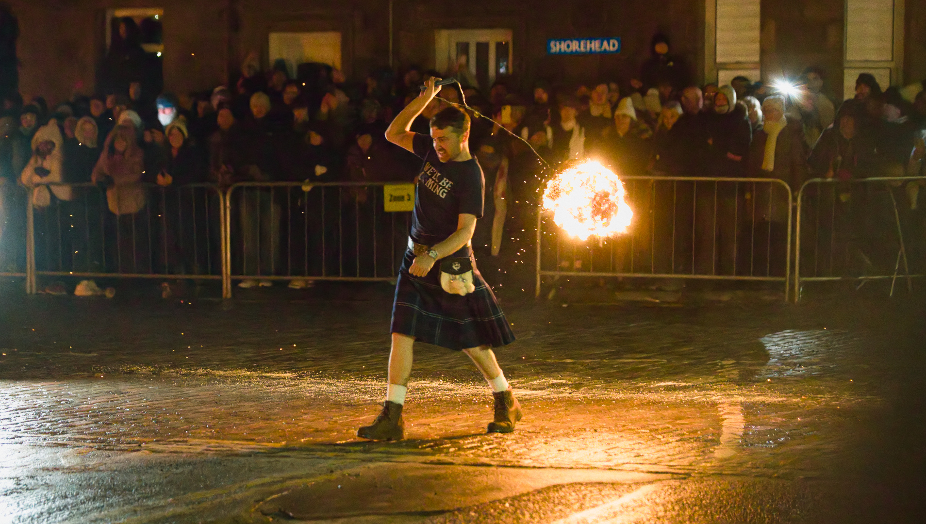 Stonehaven fireball at Hogmanay - Play Raw - discuss.pixls.us