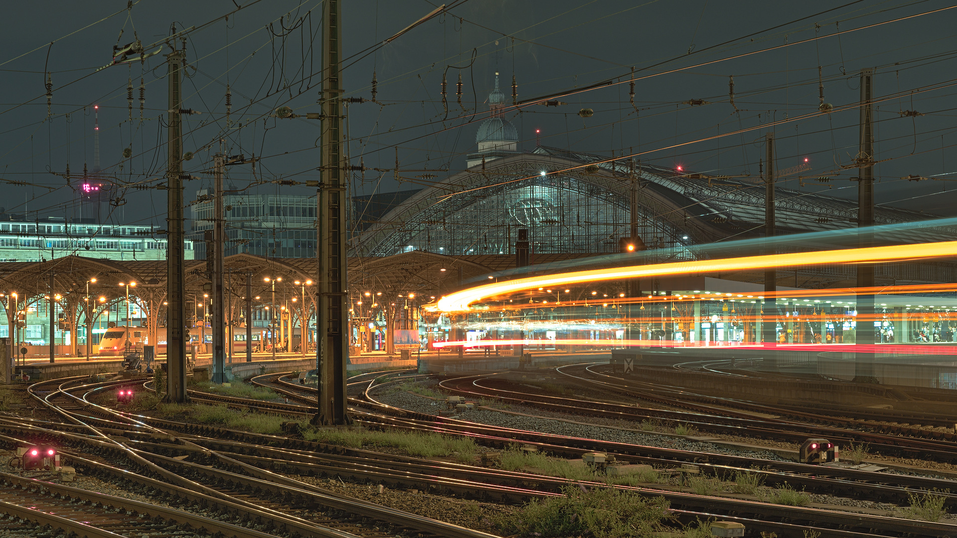 Cologne train station by night - Play Raw - discuss.pixls.us