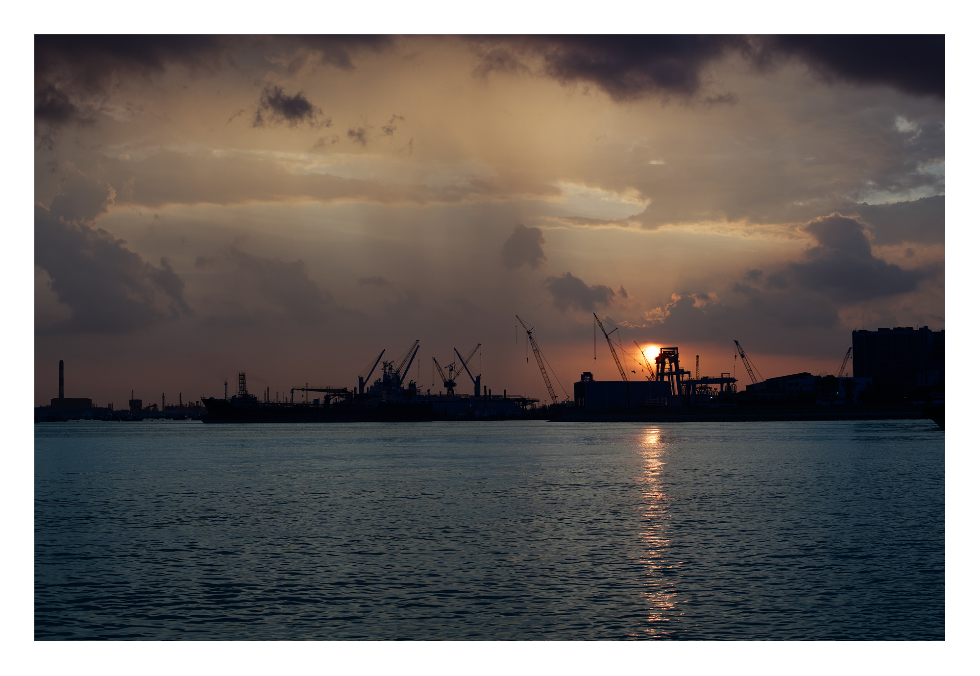Sunset over some ships - Play Raw - discuss.pixls.us